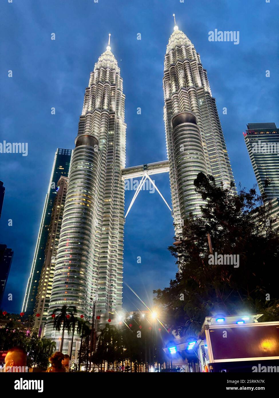 Petronas Towers, world's tallest twin skyscrapers, Kuala Lumpur ...