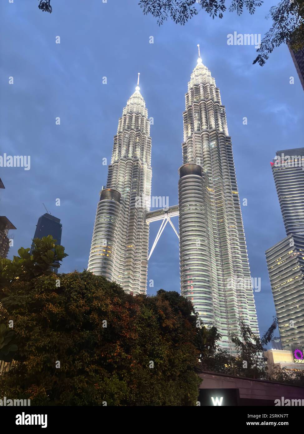 Petronas Towers, world's tallest twin skyscrapers, Kuala Lumpur ...
