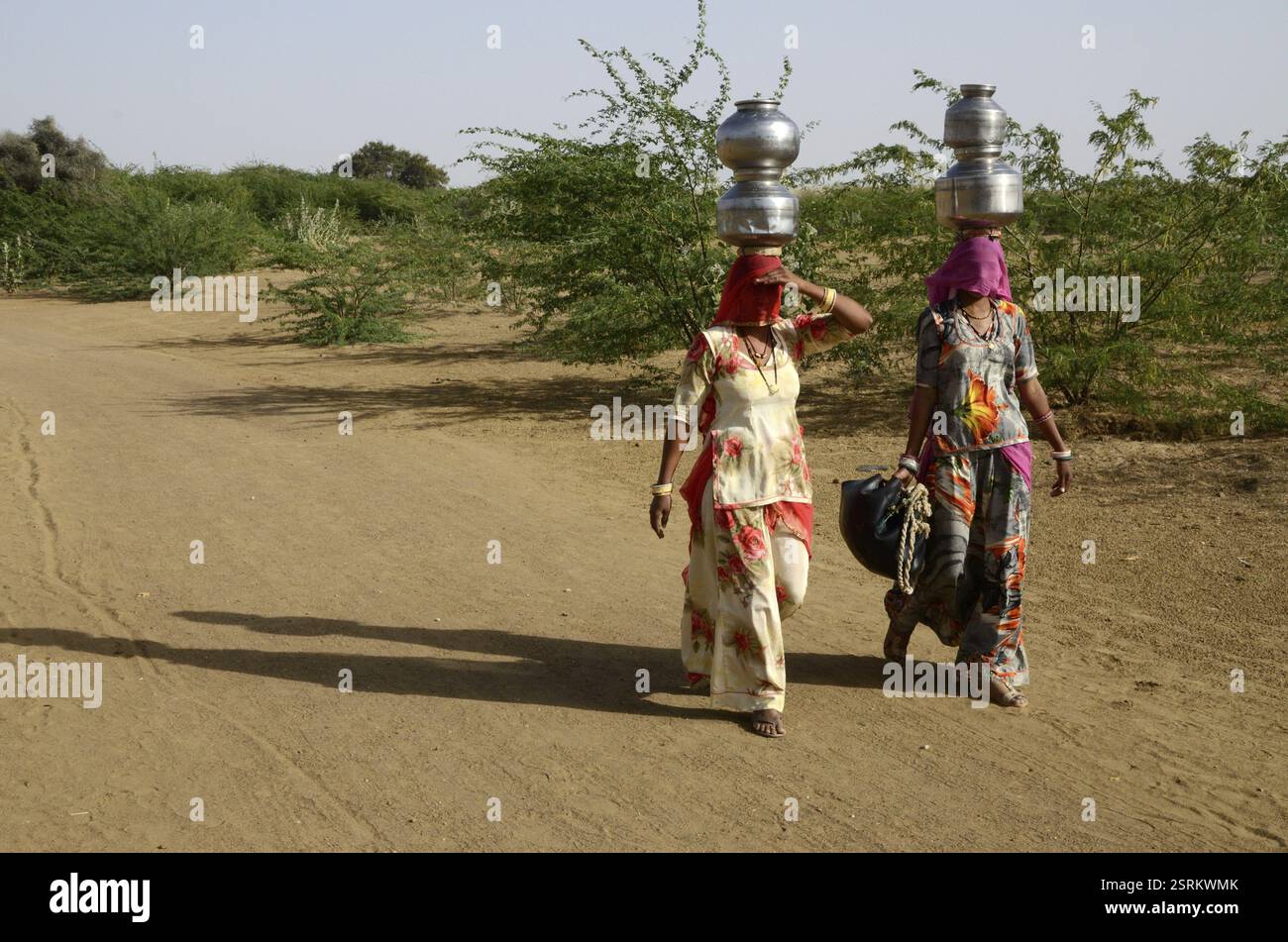 Women balancing water pots on head, Jaisalmer, Rajasthan, India, Asia Stock Photo - Alamy