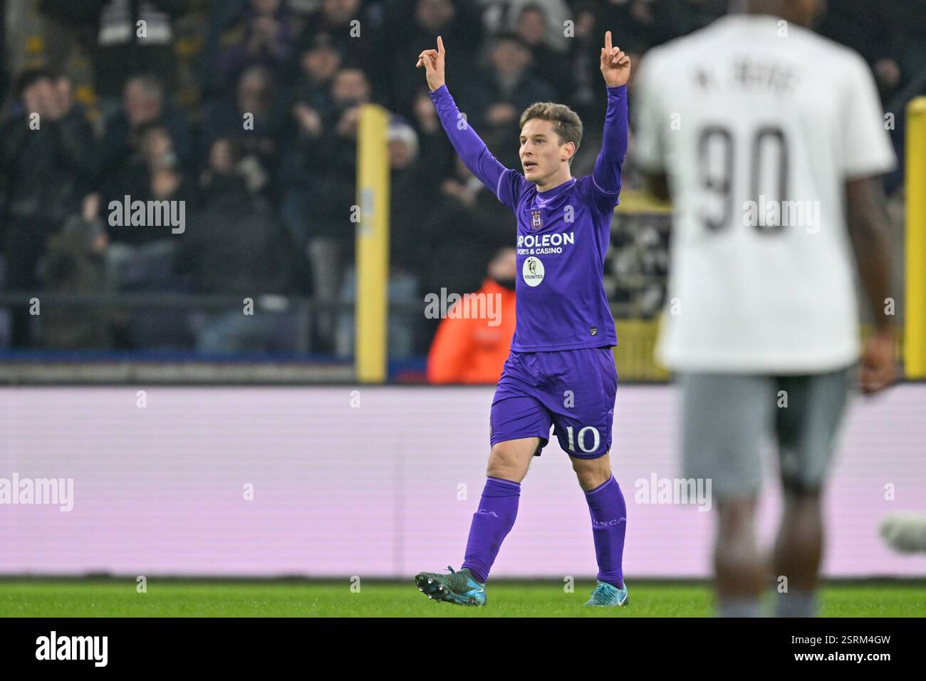 Anderlecht, Belgium. 27th Dec, 2024. Yari Verschaeren (10) of ...