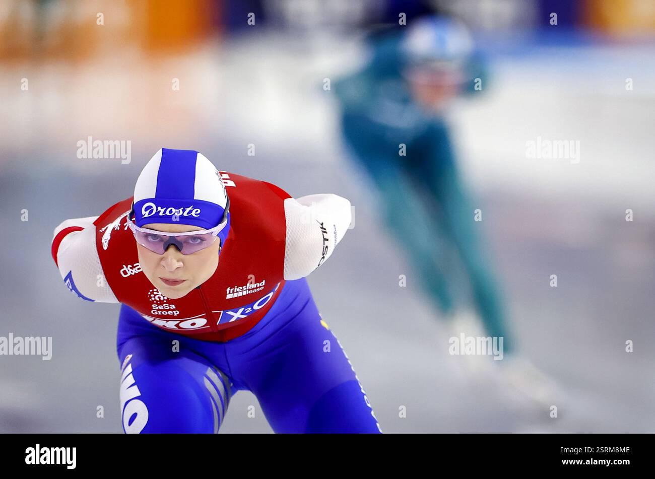 HEERENVEEN - Joy Beune and Merel Conijn in action on the women's 5,000 ...