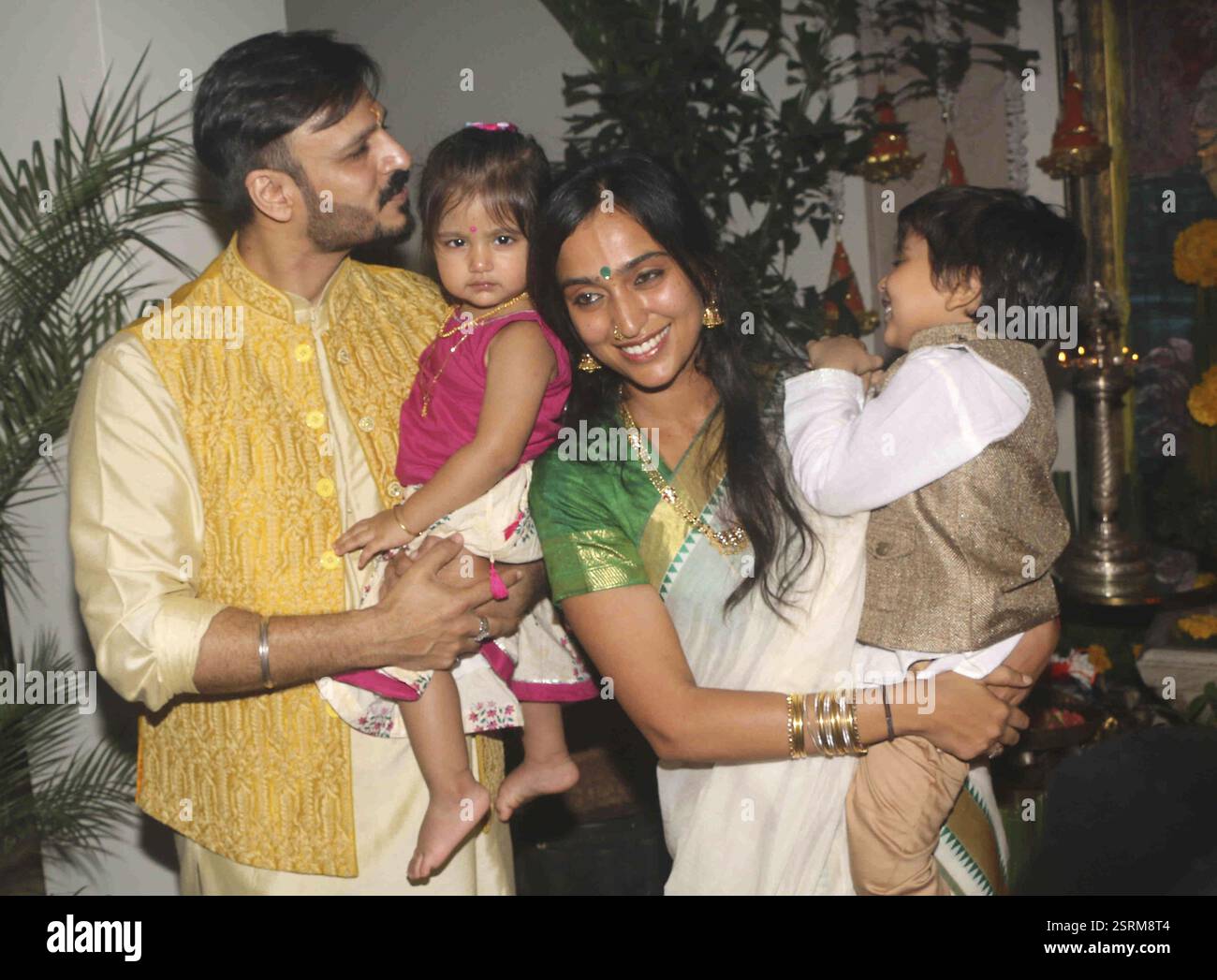 Bollywood actor Vivek Oberoi Priyanka Alva Oberoi children Vivaan Veer ...
