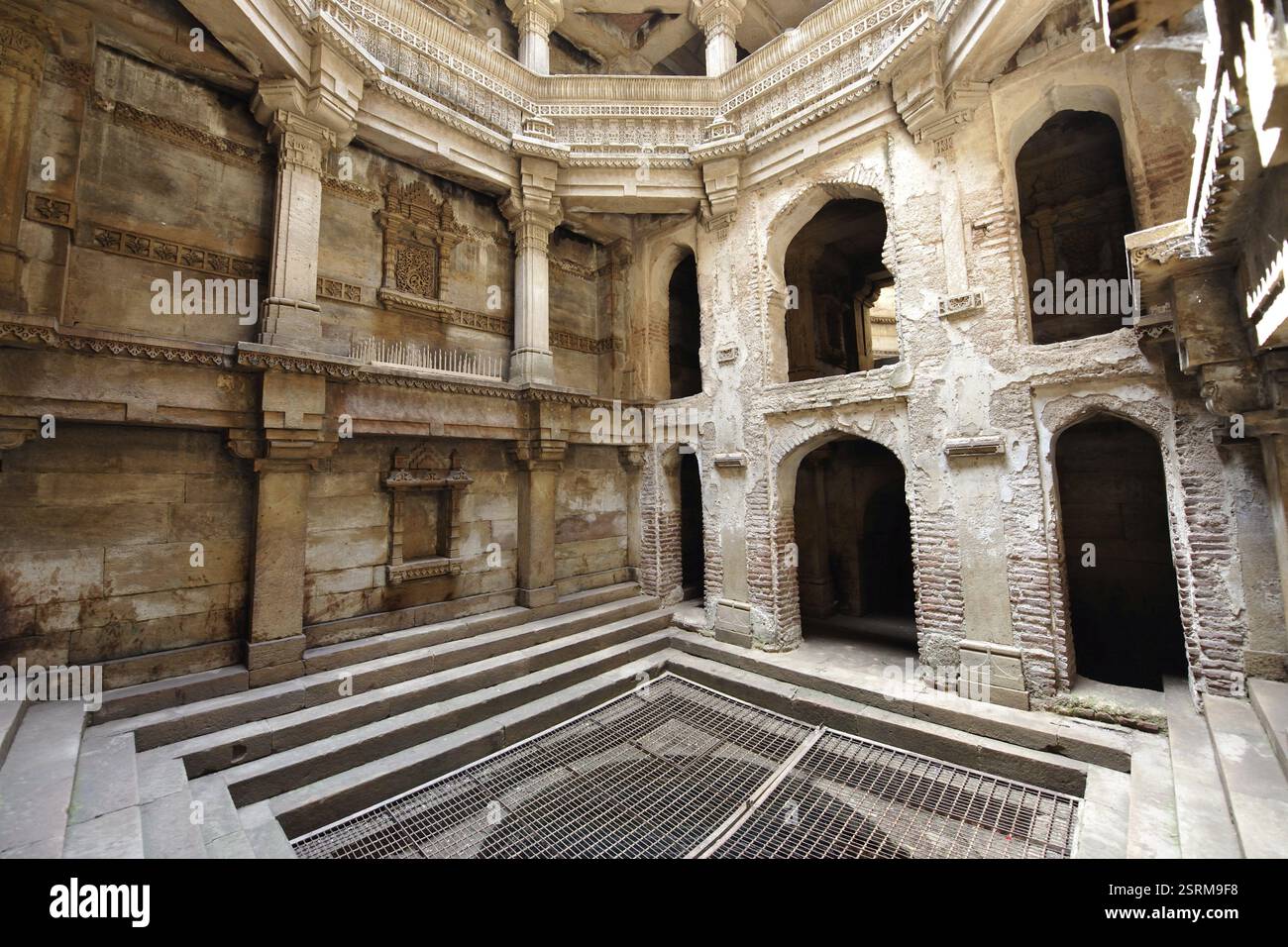 India gujarat ahmedabad adalaj hi-res stock photography and images - Alamy