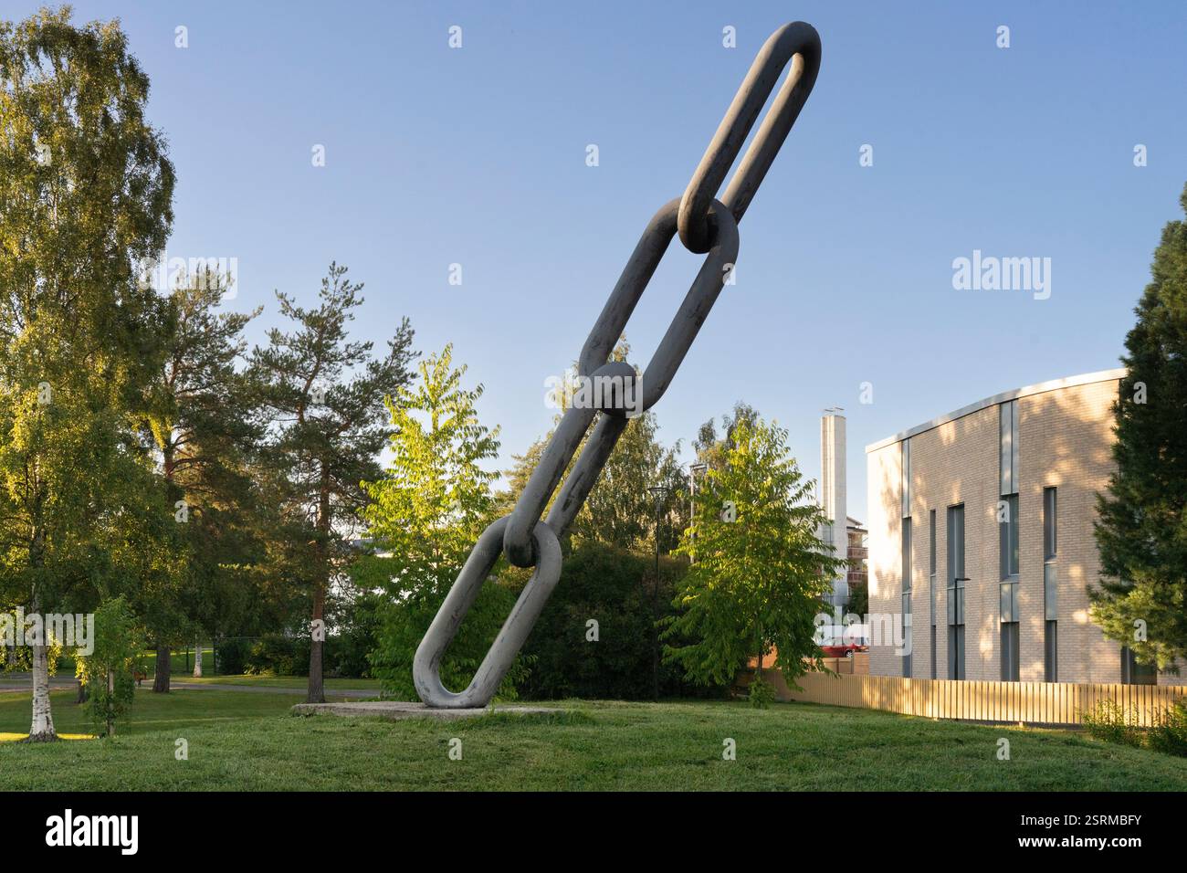 The Brothers in Arms Chain -statue is a memorial to the Swedish and ...