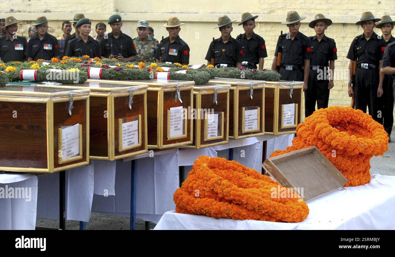 Indian army soldiers and dead bodies hi-res stock photography and ...