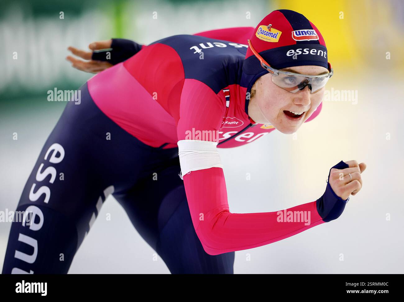 HEERENVEEN - Sanne in 't Hof in action on the women's 5,000 meters ...