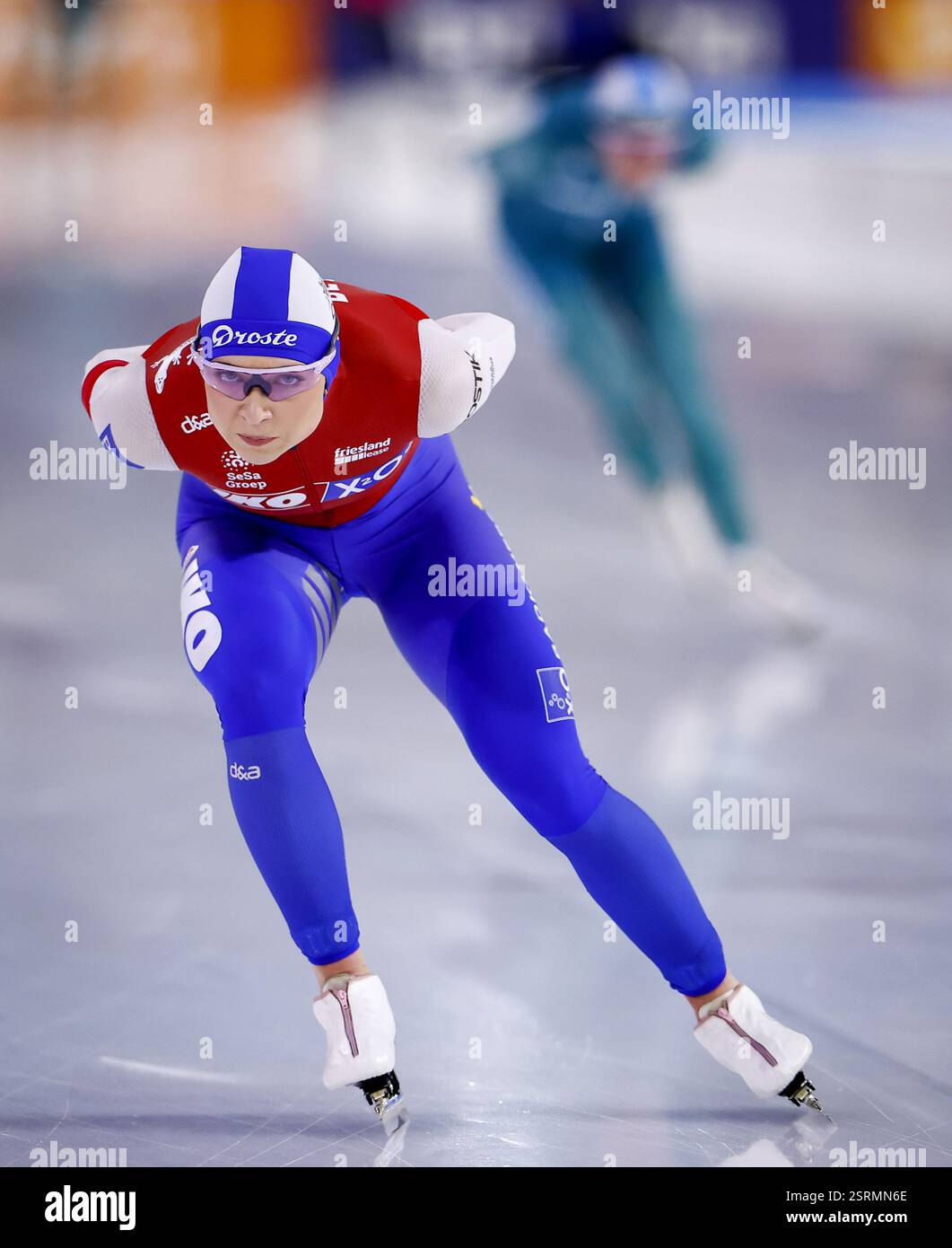 HEERENVEEN - Joy Beune and Merel Conijn in action on the women's 5,000 ...