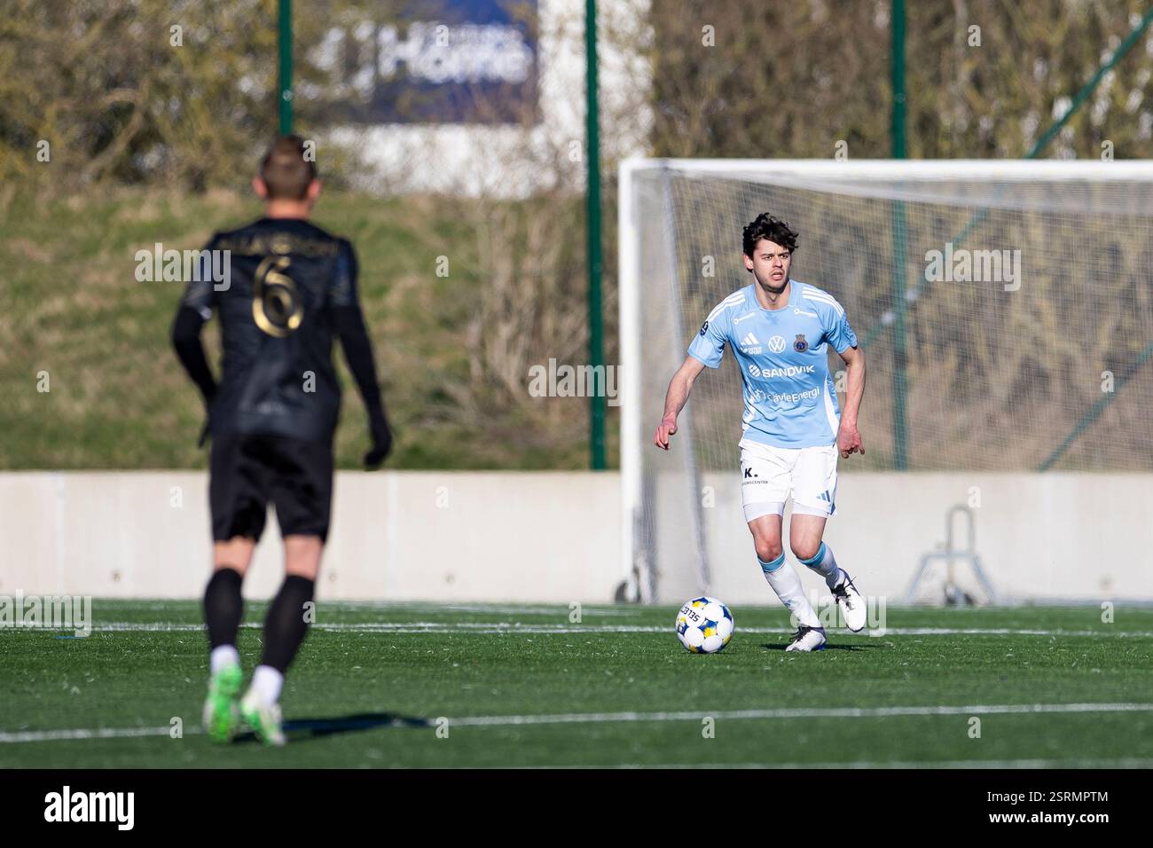 Halmstad, Sverige. 16th Feb, 2025. 250216 Gefles Kevin Persson under fotbollsmatchen i Svenska ...