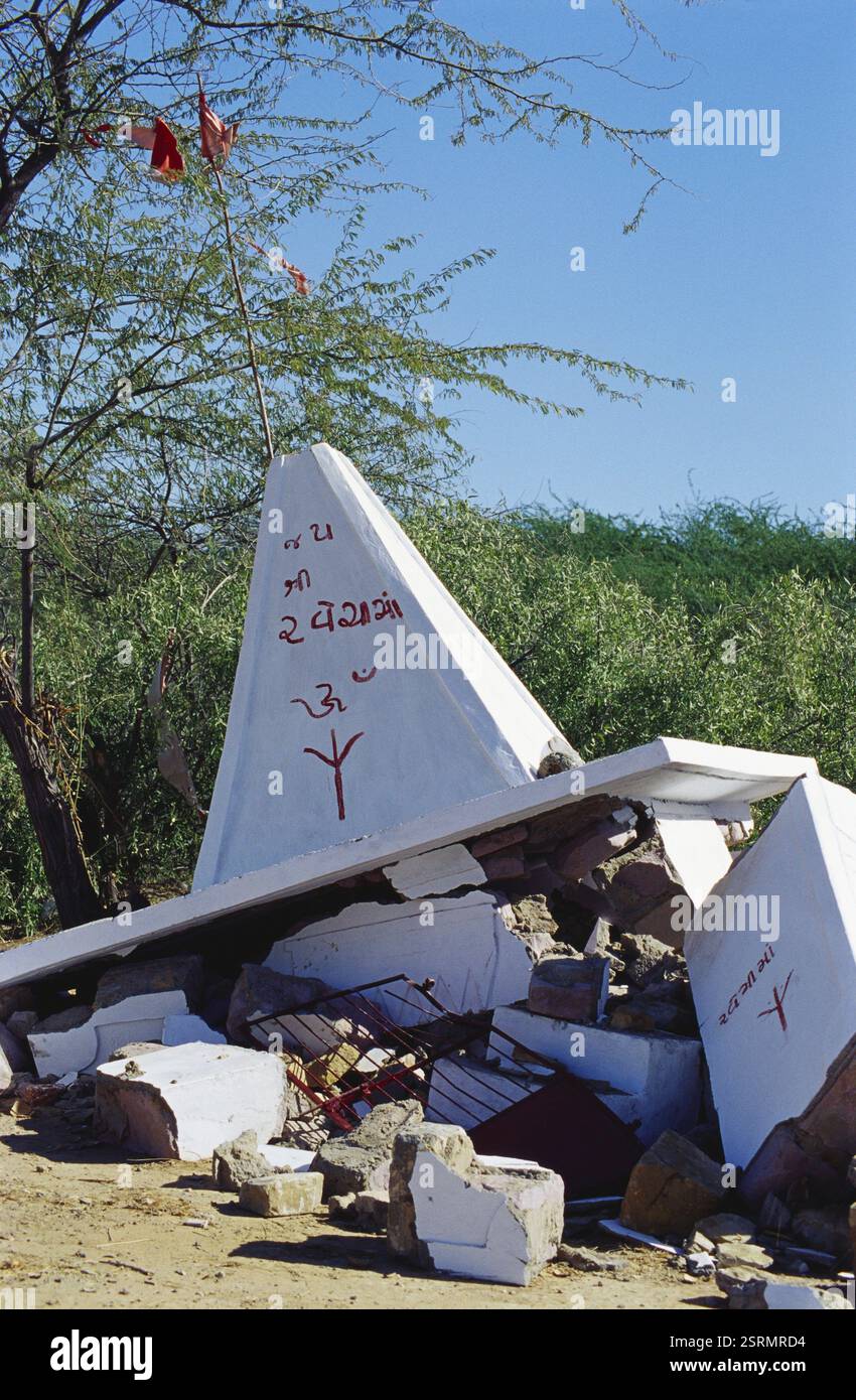 Temple destroyed in earthquake 26th Jan 2001, Kotaay village, Kutch ...