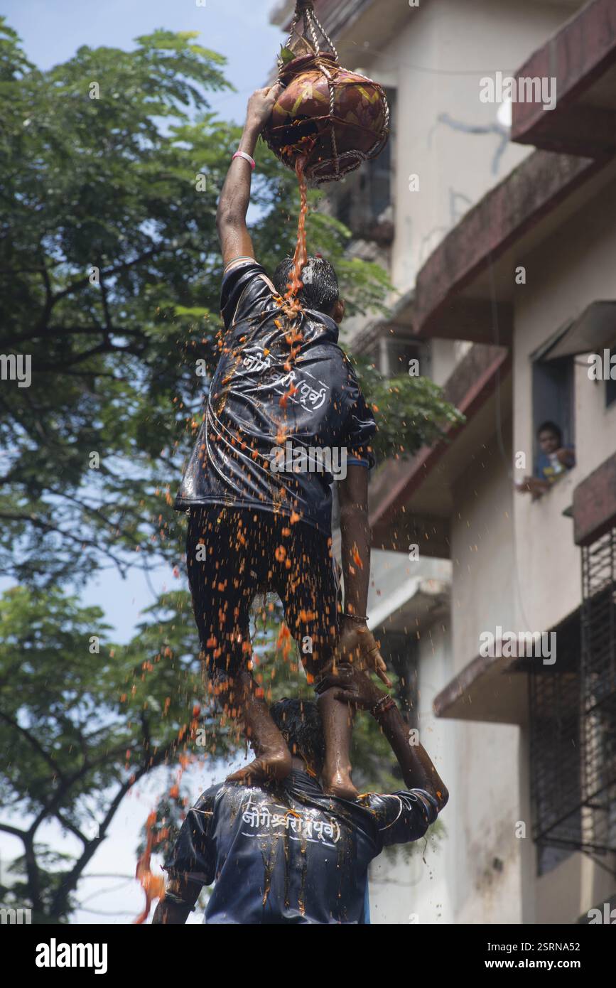 Human pyramid broken dahi handi, mumbai, maharashtra, india, asia Stock ...
