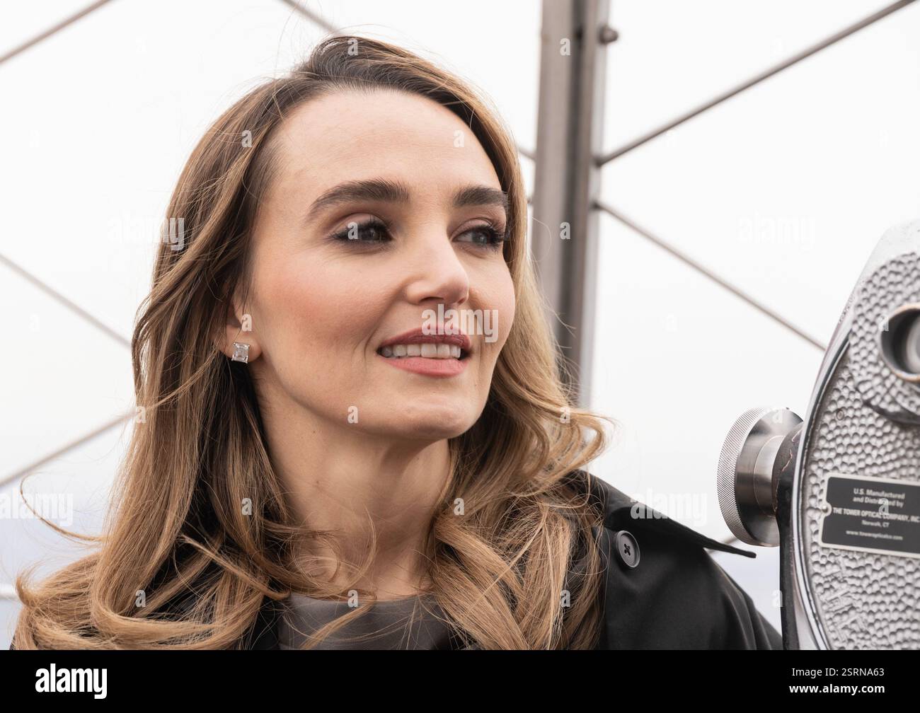 Saturday Night Live cast member Chloe Fineman visits Empire State Building for lighting ceremony ...