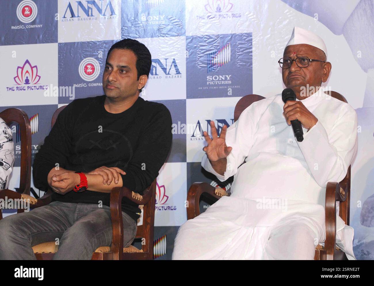 Bollywood actor Shashank Udapurkar and Social activist, Anna Hazare ...