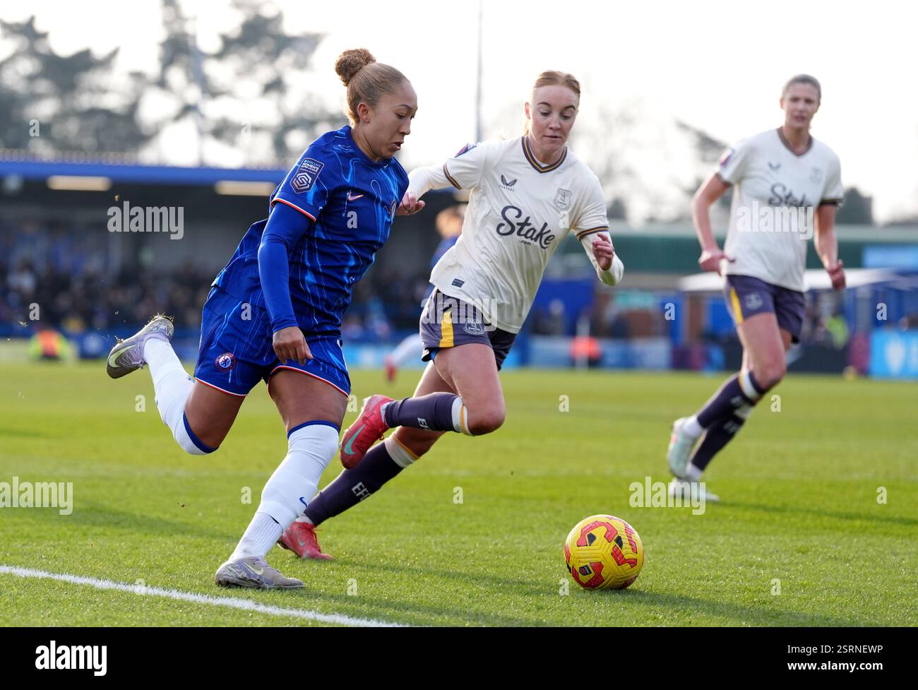 Chelsea's Lauren James (left) and Everton's Sara Holmgaard battle for ...