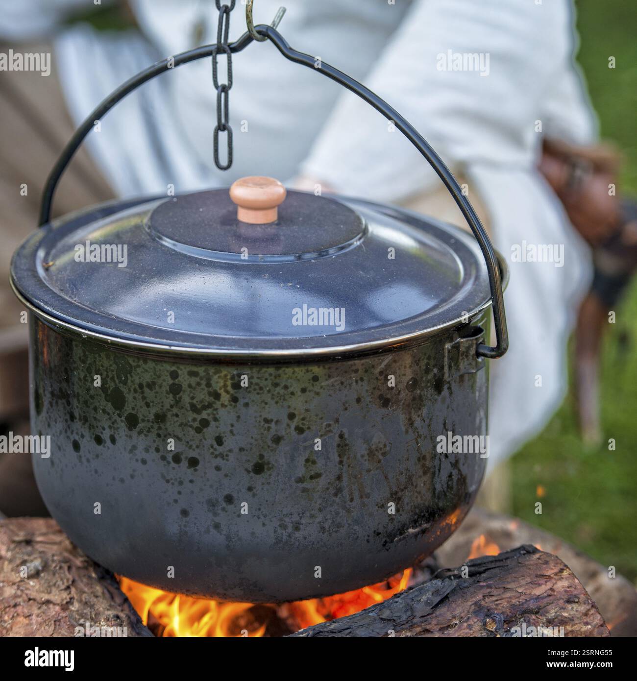 Chef cooks food over open hi-res stock photography and images - Alamy