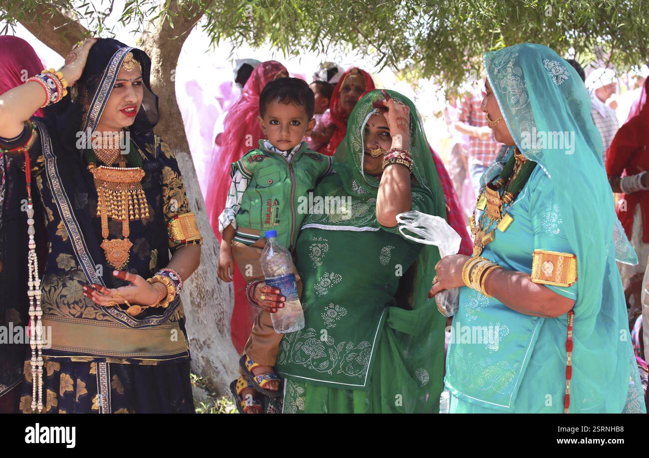 Members of the Bishnoi community socio-religious group, pay tributes ...