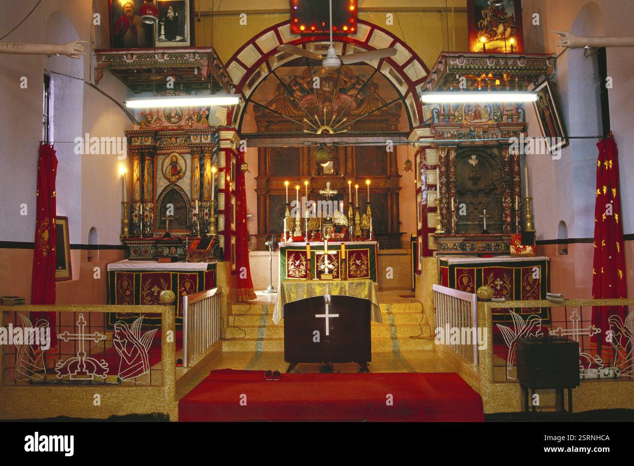 Main Altar St Mary's Knanaya church Valiyapally built in 1550 AD ...