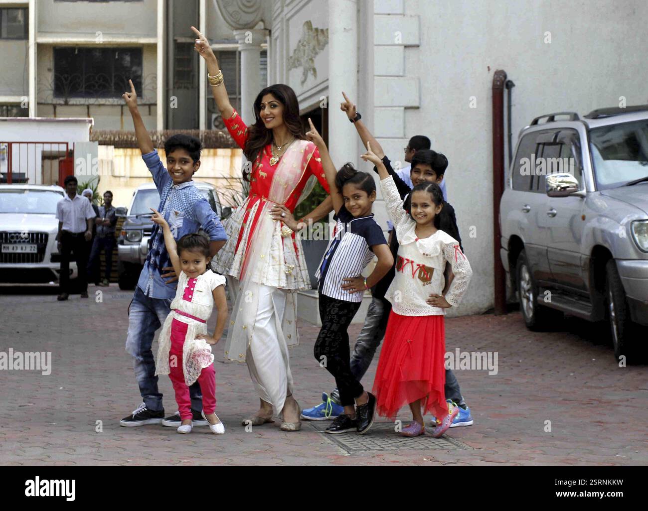 Bollywood actor Shilpa Shetty participates procession immersion idol ...