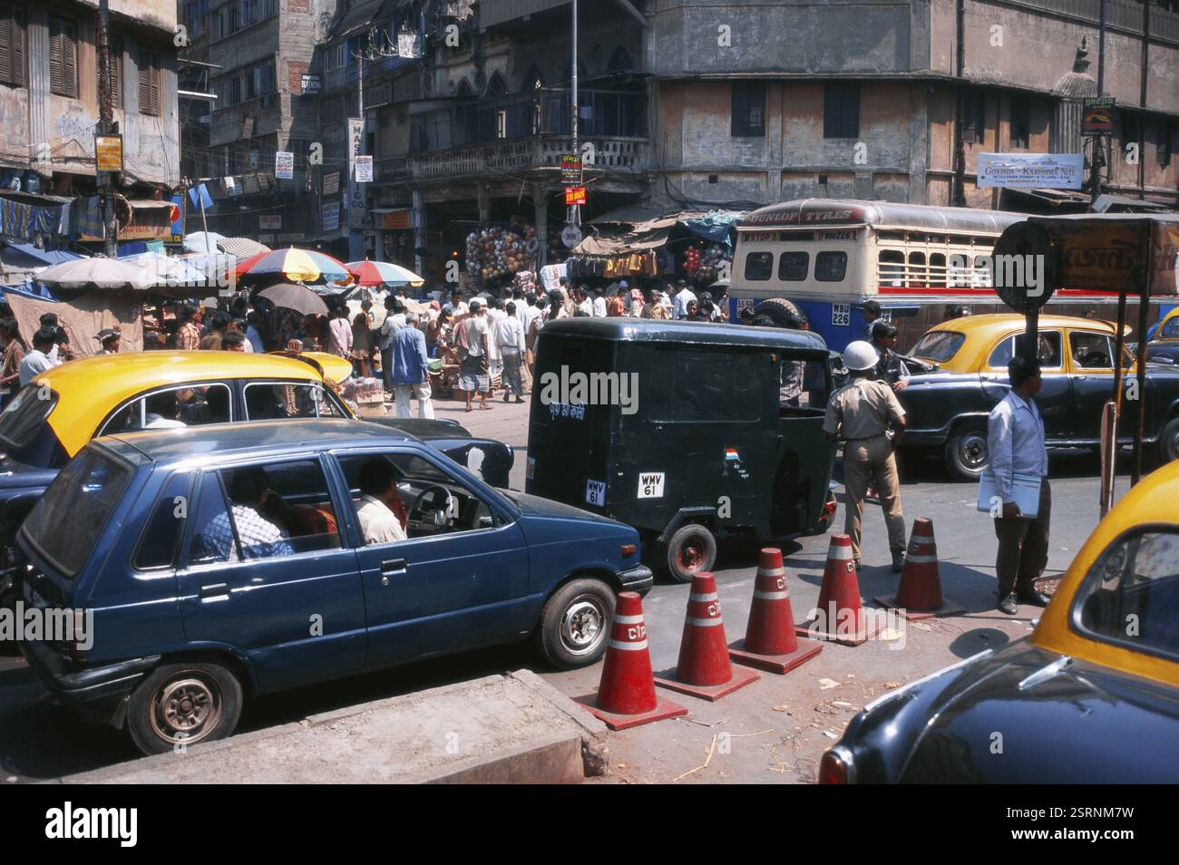 Road traffic, bada bazaar, Calcutta Kolkata, West Bengal, India, Asia ...