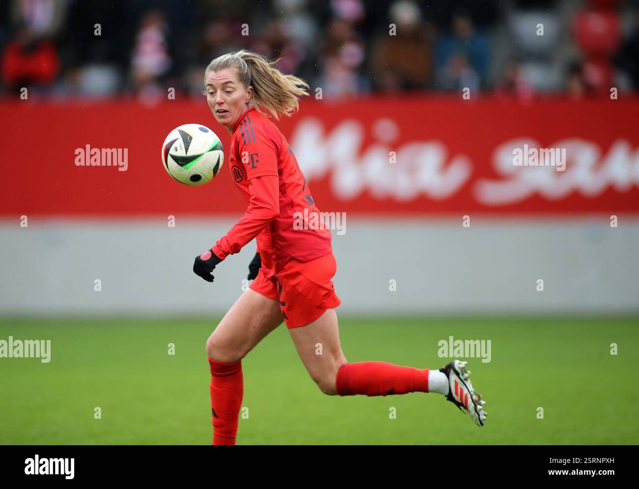 München, Deutschland, 16. Februar 2025: Fussball, Frauen, Google Pixel Frauen Bundesliga, 15 ...