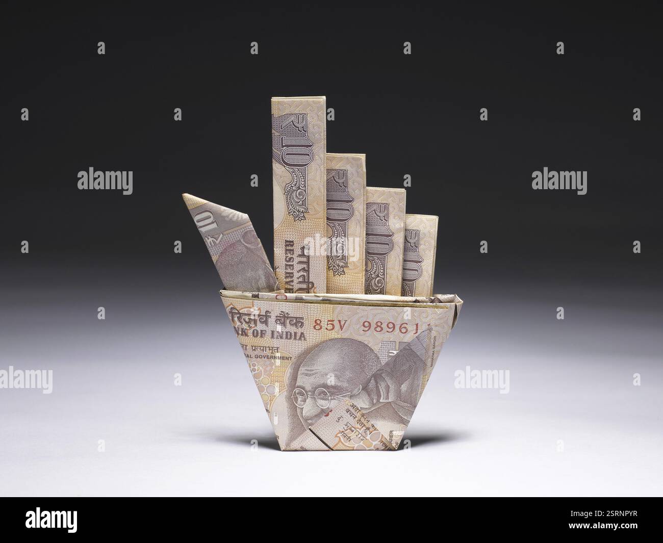 Origami currency India Stock Photo - Alamy