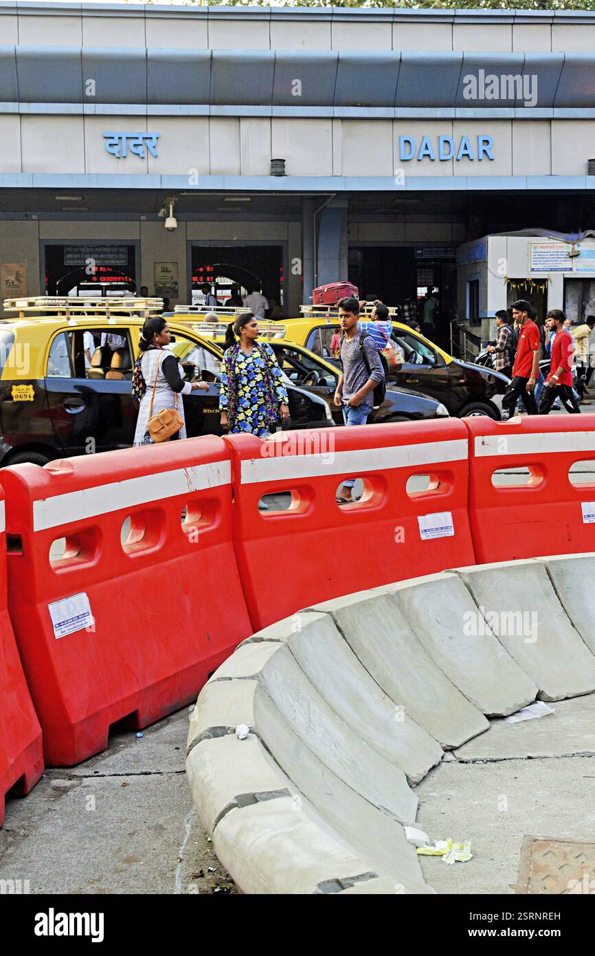 Dadar Railway Station Terminus entrance, Mumbai, Maharashtra, India ...