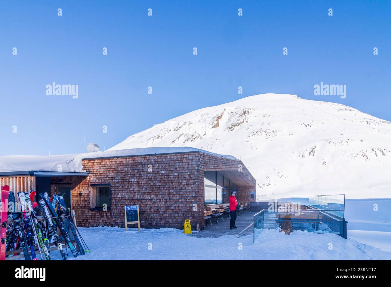 Sölden: mountain hut Schönwieshütte, skier, hamlet Obergurgl, valley ...