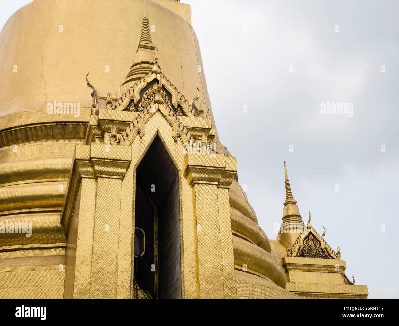Bangkok, Thailand - 10 April 2024: The Grand Palace (Phra Borom Maha ...