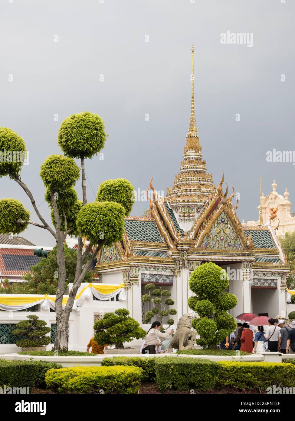 Bangkok, Thailand - 10 April 2024: The Grand Palace (Phra Borom Maha ...