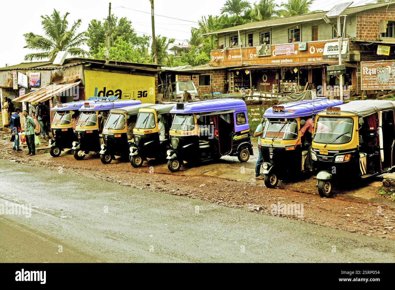 India taxi stand hi-res stock photography and images - Alamy