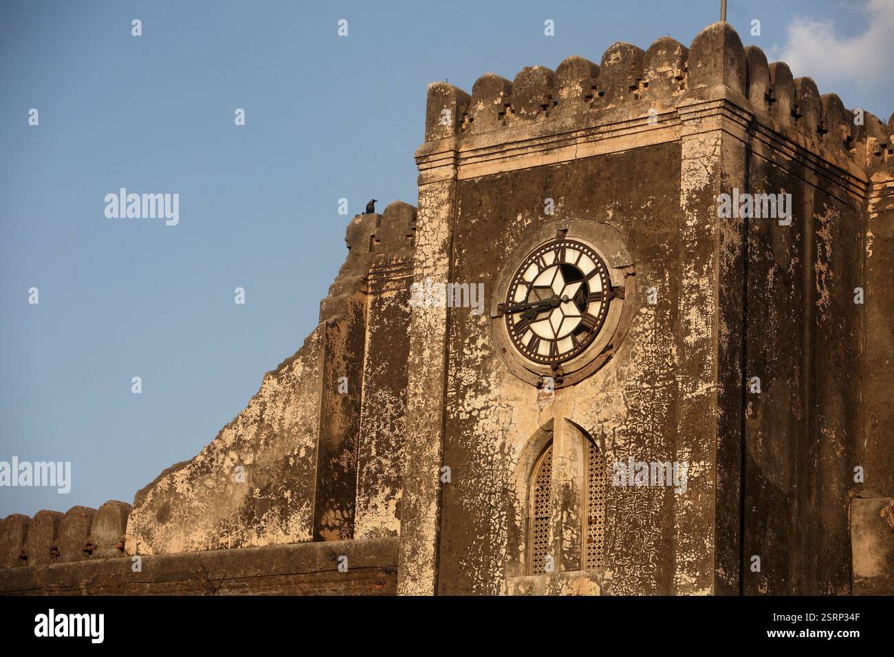 Broken clock at clock tower of Bhadra fort in 1411 AD, Ahmedabad ...
