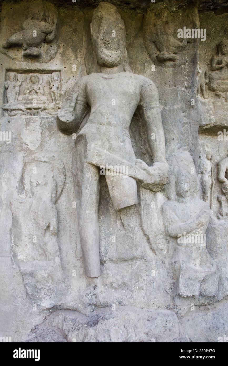 Statue ellora caves, aurangabad, maharashtra, india, asia Stock Photo ...