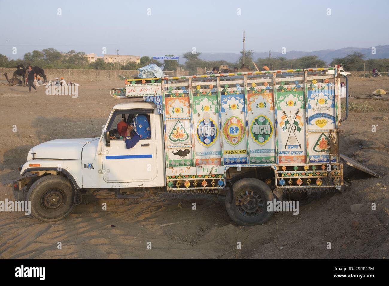 Goods lorry india hi-res stock photography and images - Alamy