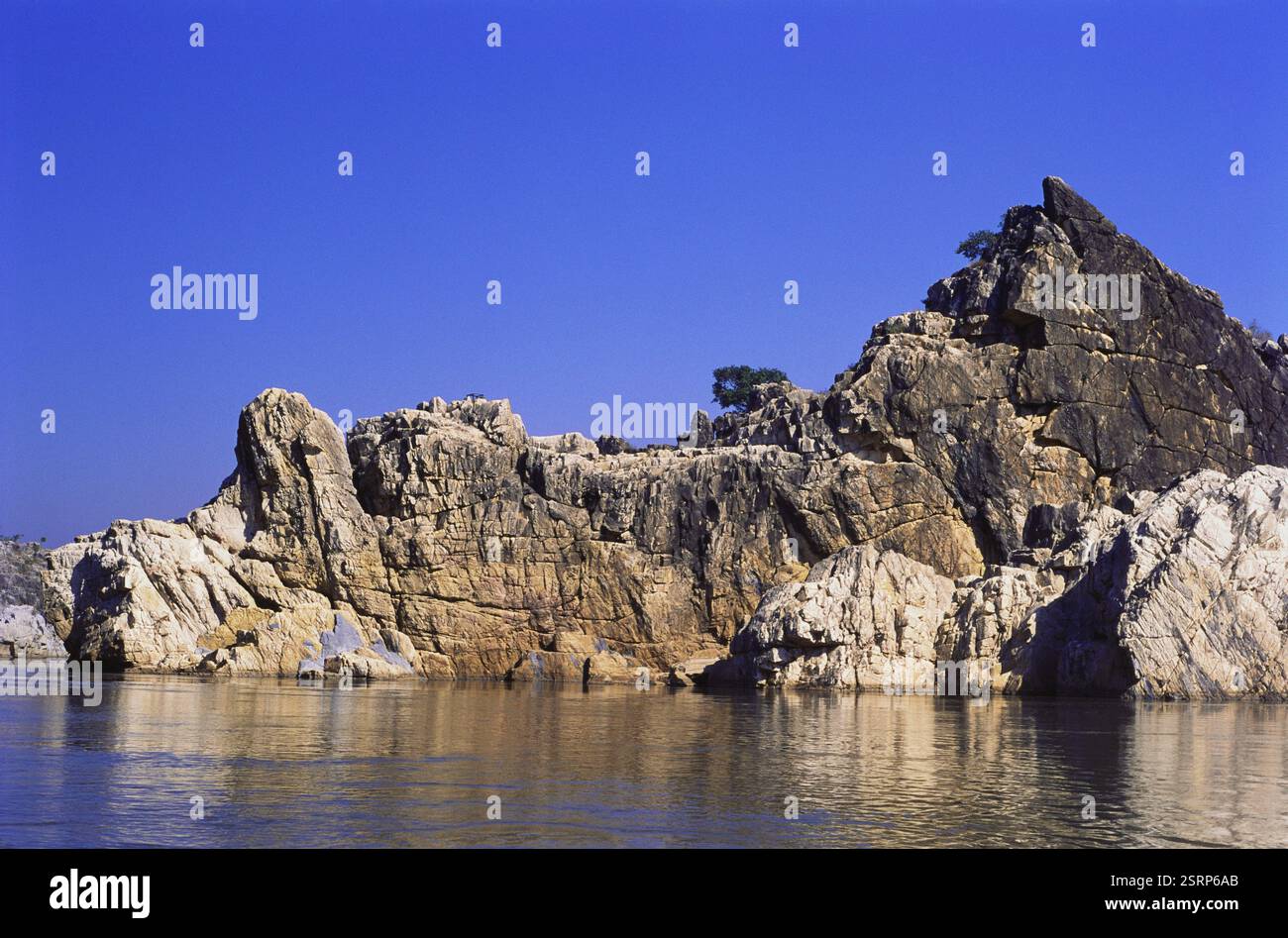 Deserted rocks hi-res stock photography and images - Alamy