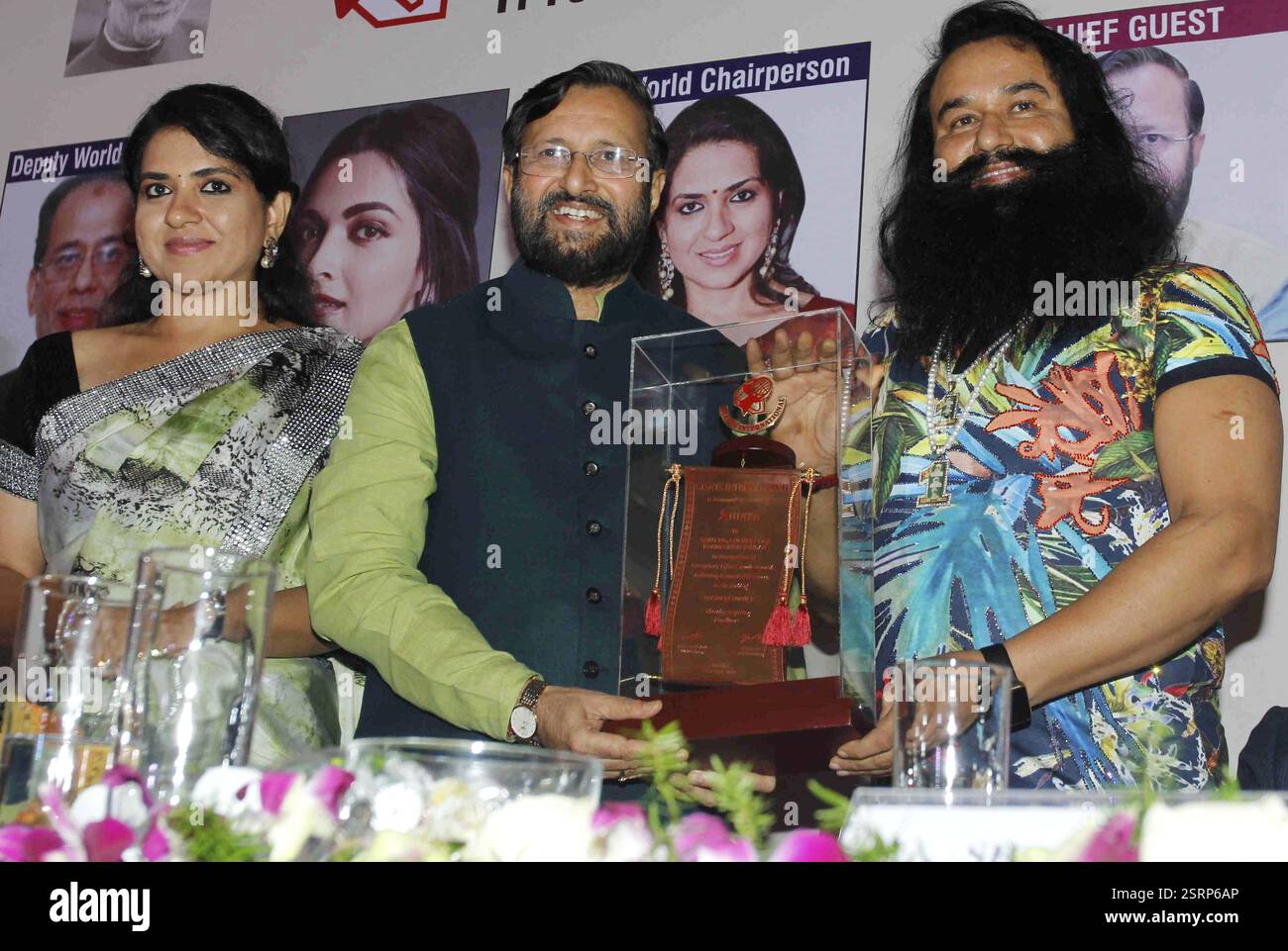 Prakash Javdekar, Union HRD Minister presents the 44th Giants ...