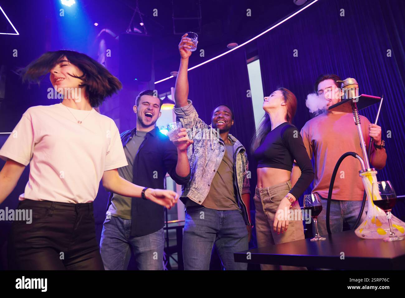 Young men and women dancing at night club hi-res stock photography and ...