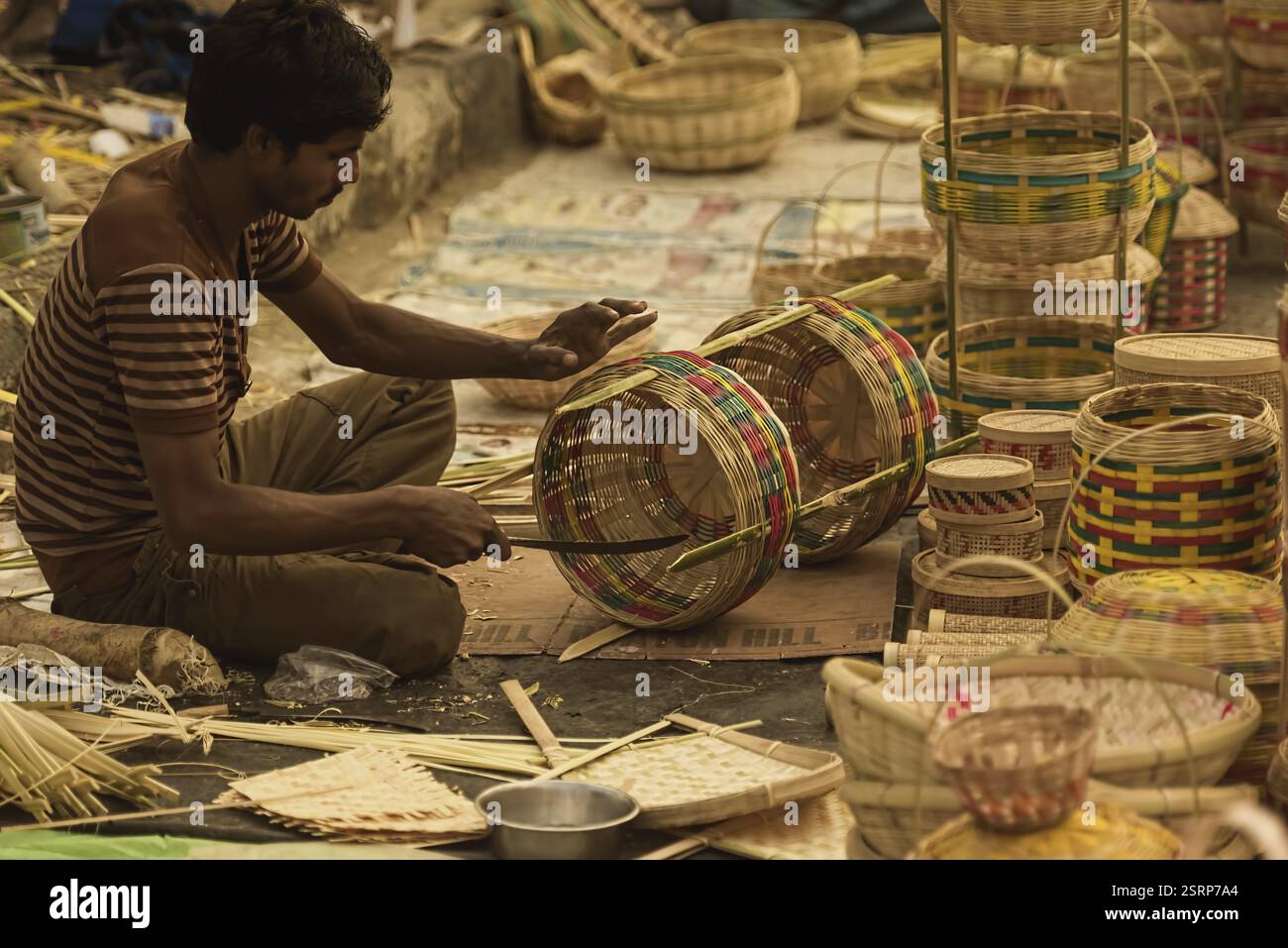 Craftsman making cane basket, kolkata, west bengal, india, asia Stock ...