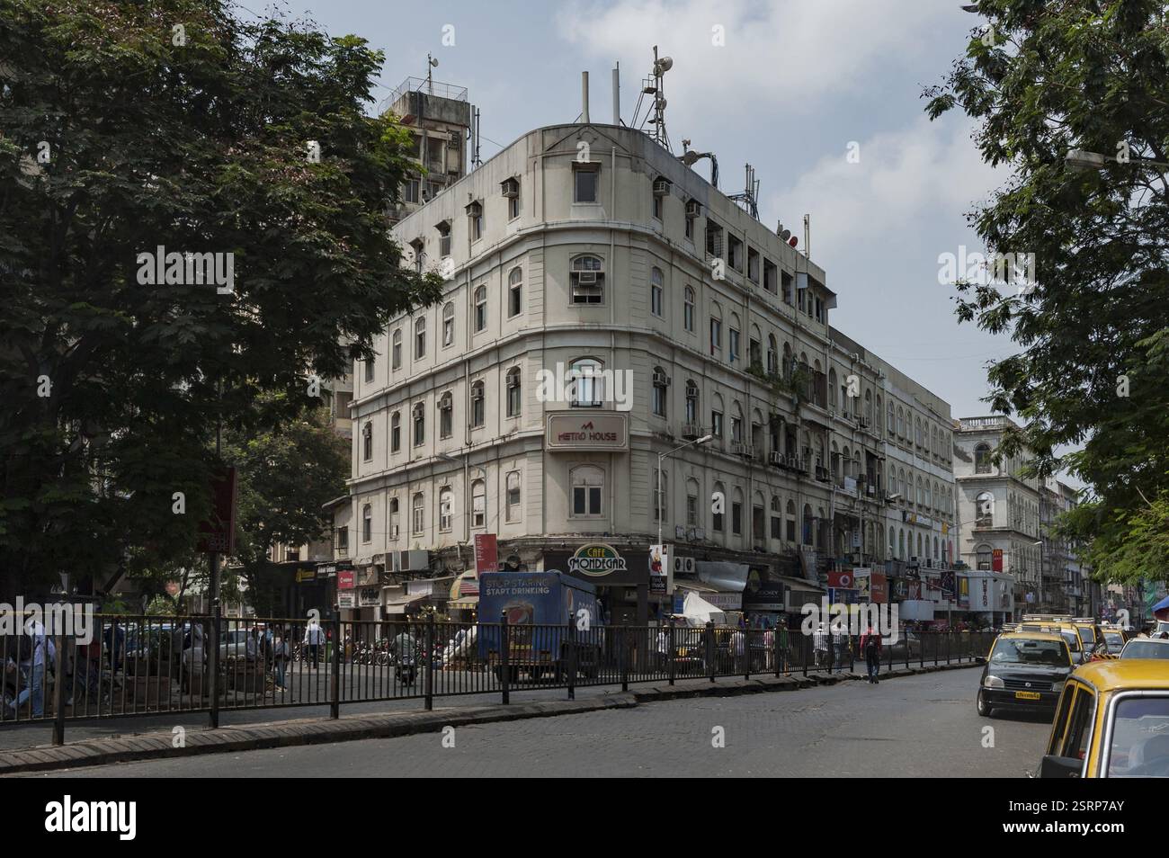Colaba causeway hi-res stock photography and images - Alamy