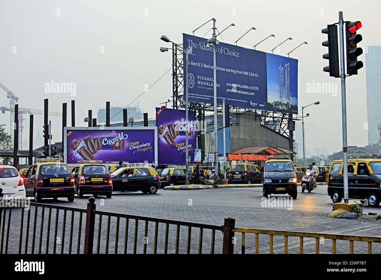 Mahalaxmi train station hi-res stock photography and images - Alamy