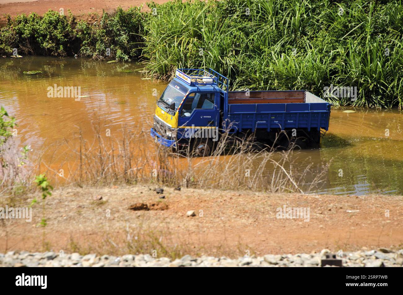 Lorry kerala hi-res stock photography and images - Alamy