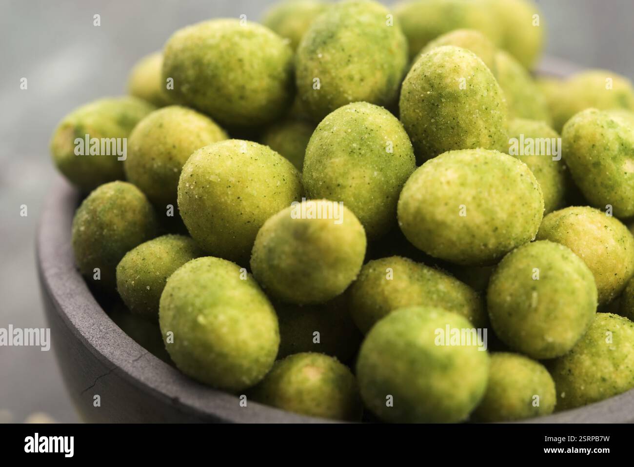 Pile of wasabi coated peanuts in bowl Stock Photo - Alamy