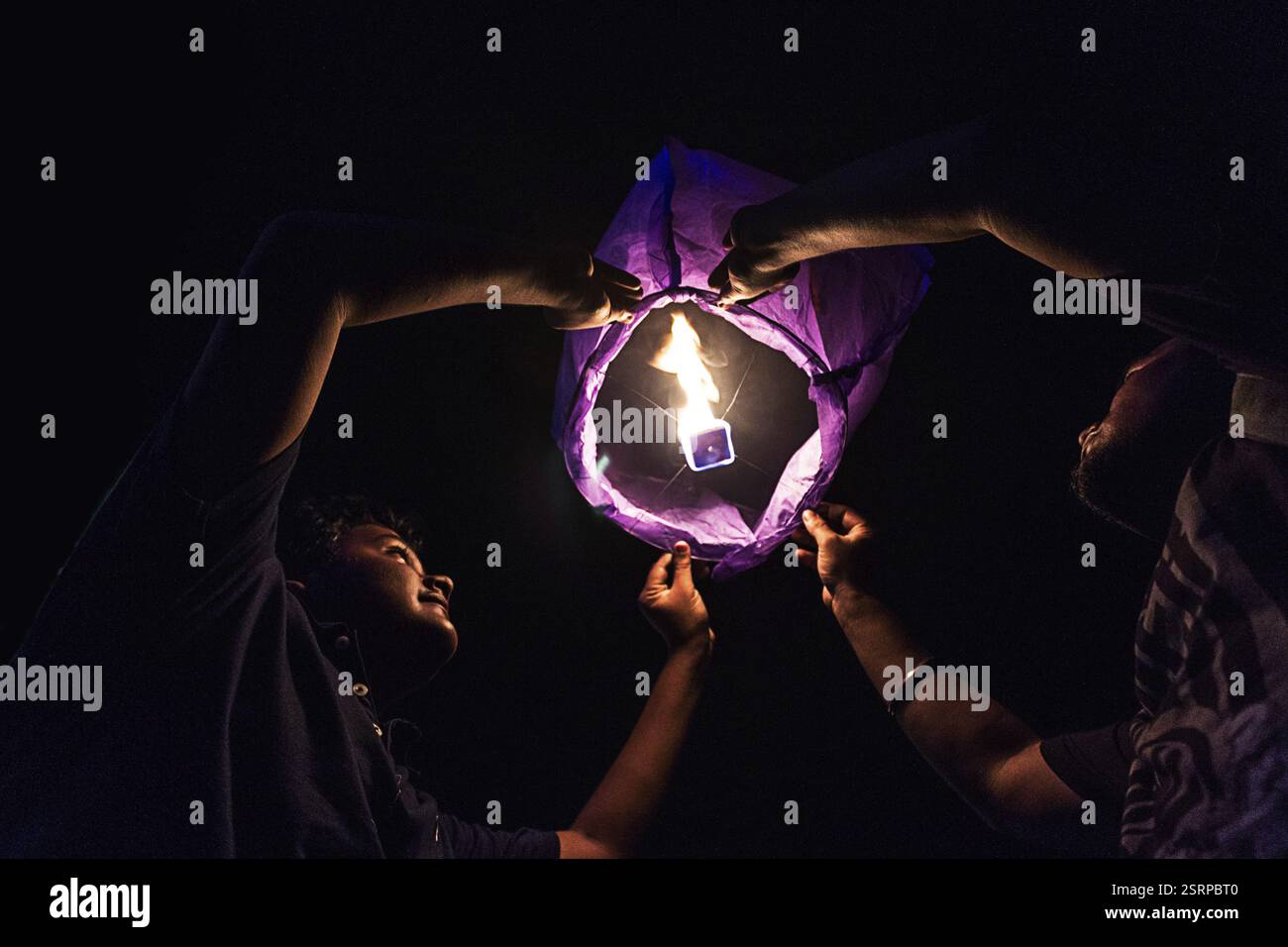 Man flying candles sky lanterns, Diwali festival, kolkata, west Bengal ...