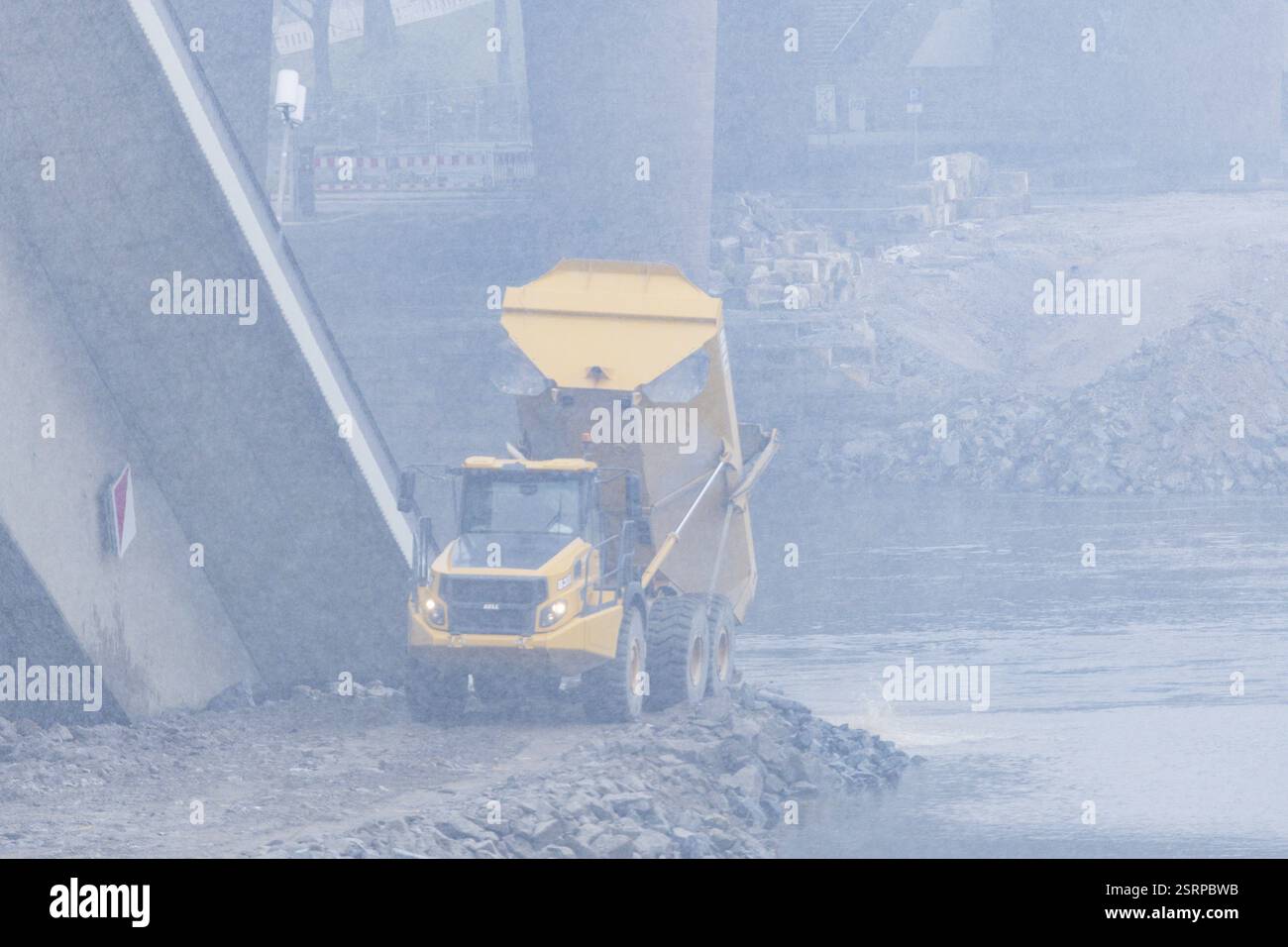 After the partial collapse of the Carola Bridge, demolition work ...