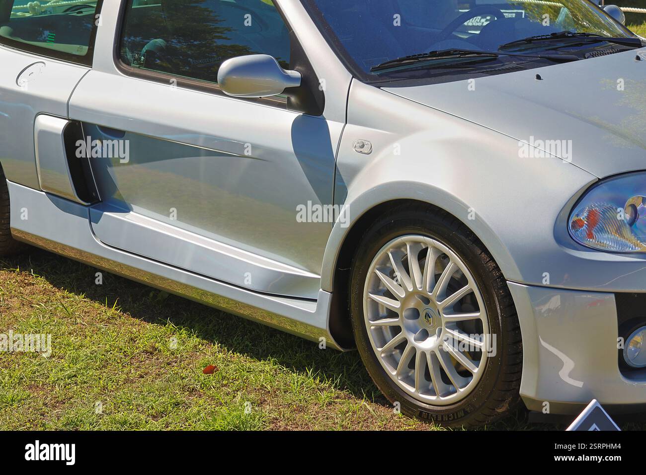 Clio v6 phase 2 hi-res stock photography and images - Alamy