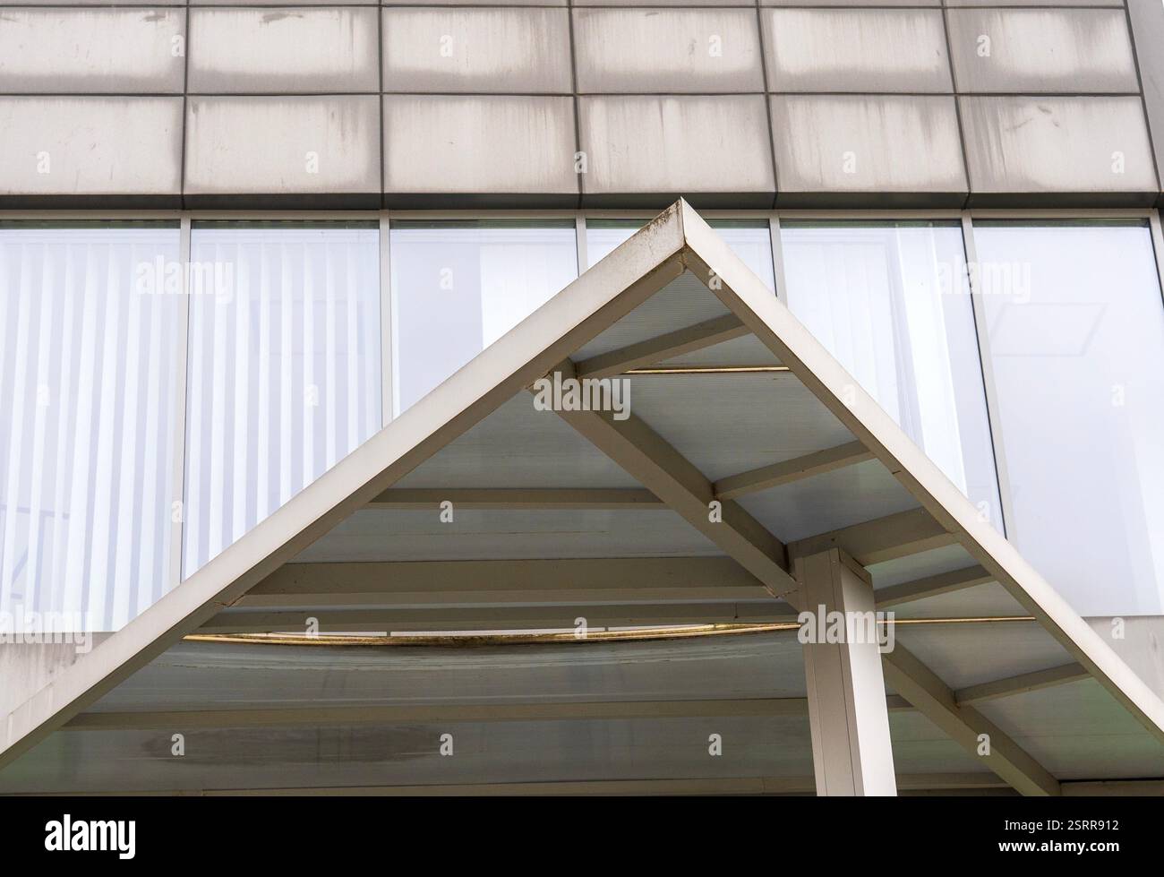 Geometry angles hi-res stock photography and images - Alamy