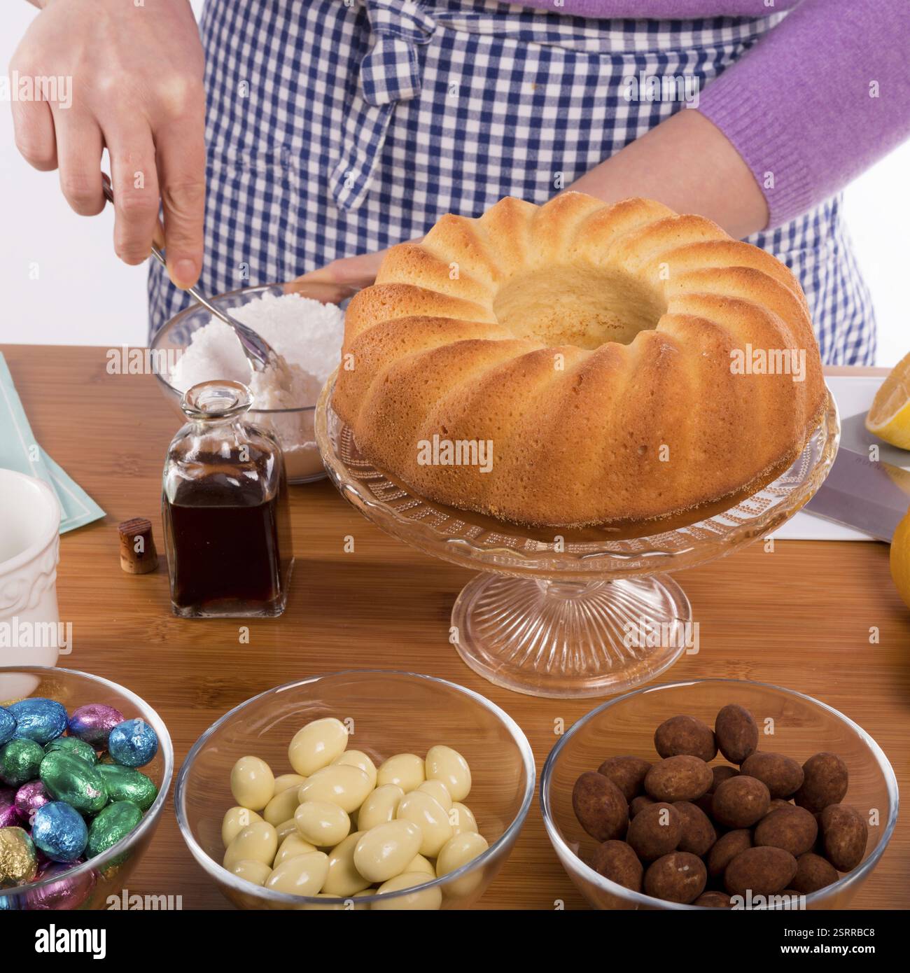 Preparation chocolate cake whipping hi-res stock photography and images ...