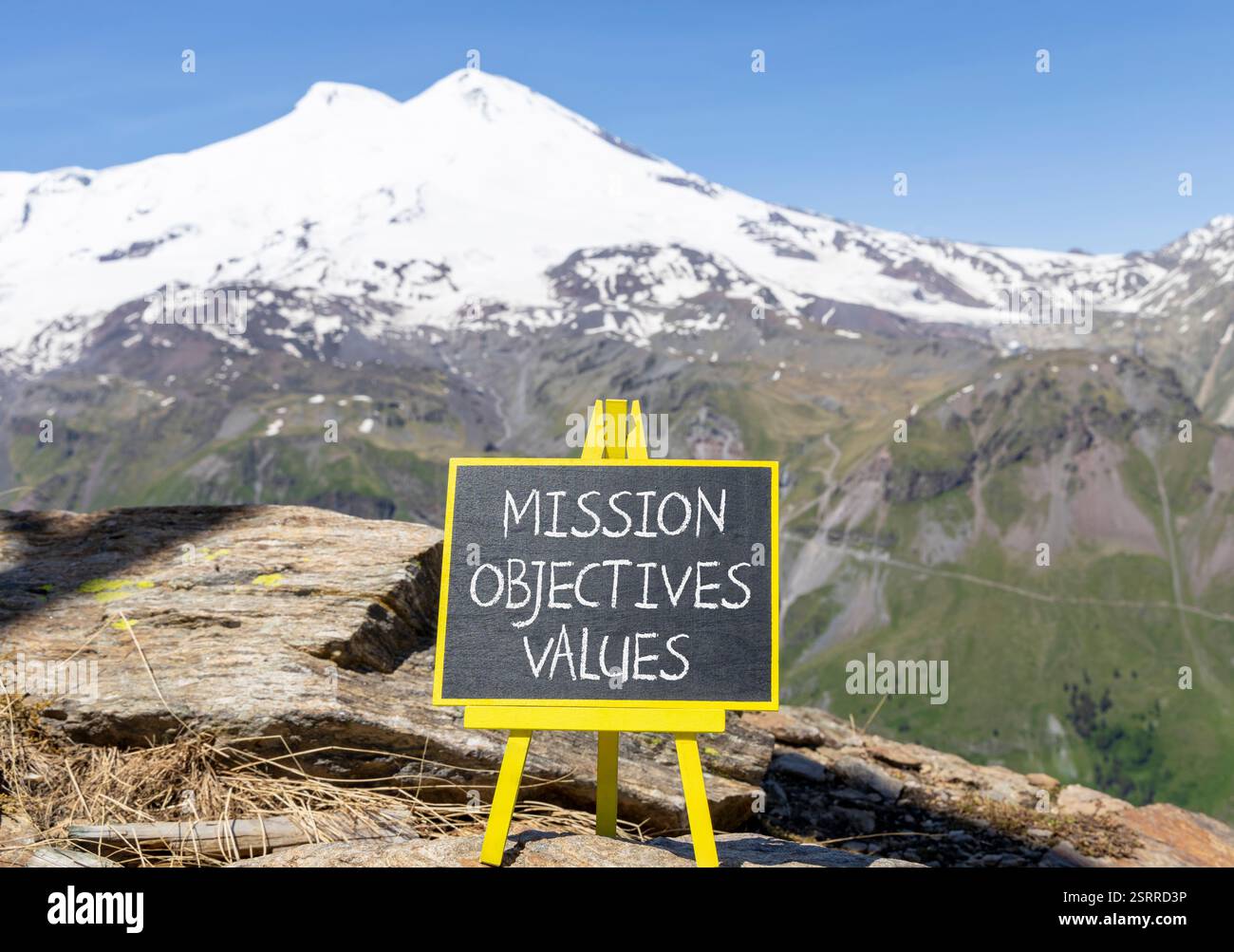 Mission objectives values symbol. Concept words Mission Objectives ...