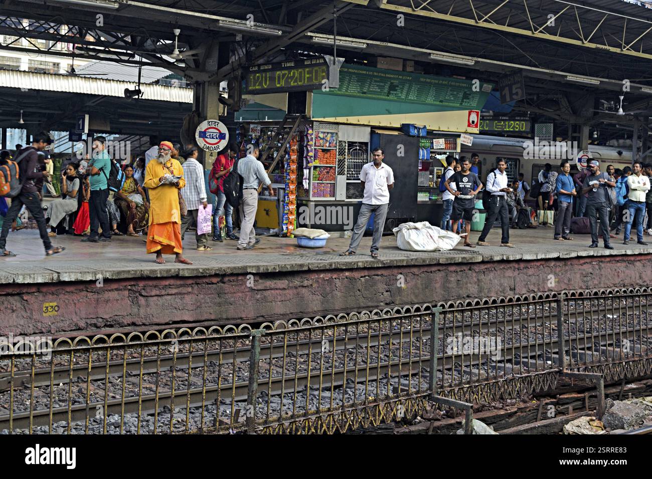 Dadar Railway Station, Mumbai, Maharashtra, India, Asia Stock Photo - Alamy