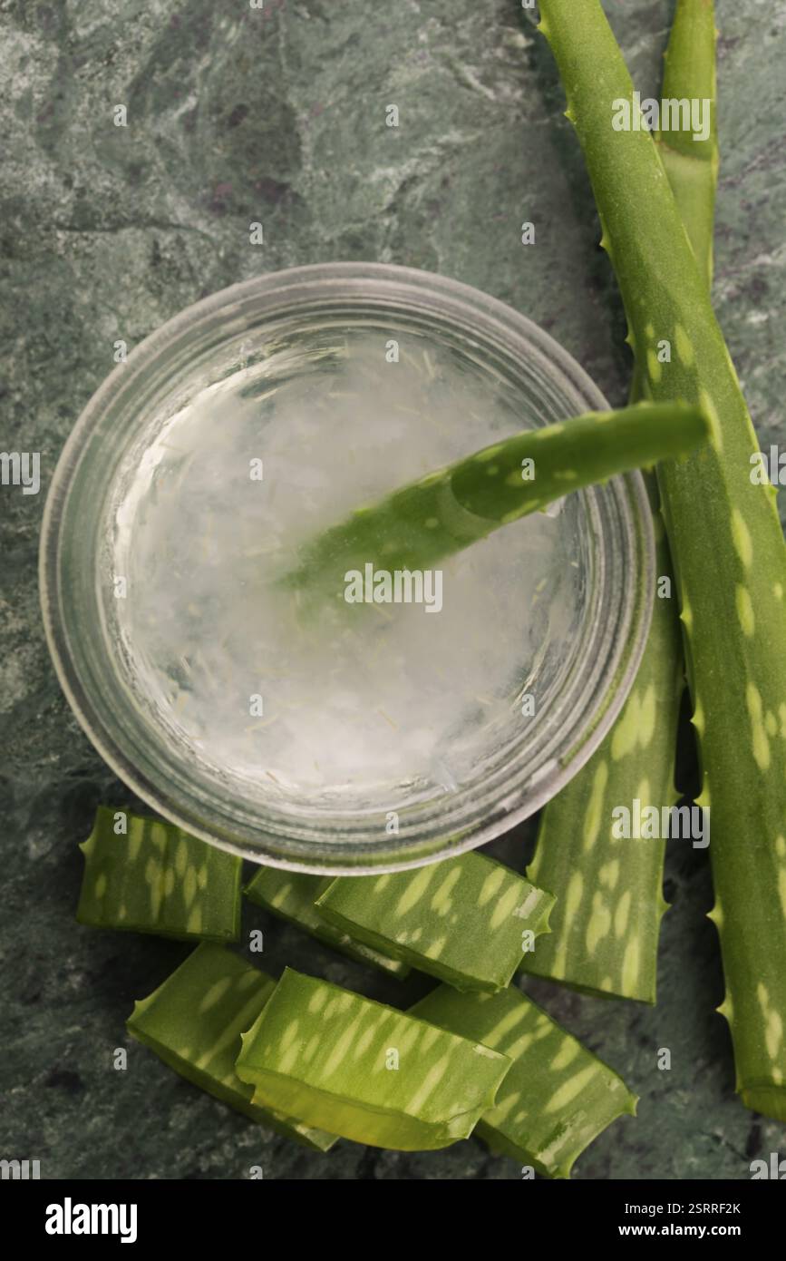 Aloe vera juice with fresh leaves Stock Photo - Alamy