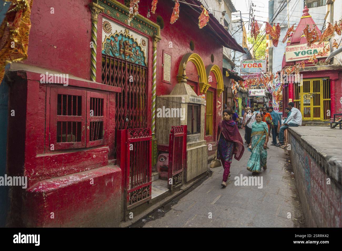Temple in narrow lanes, varanasi, uttar pradesh, india, asia Stock ...