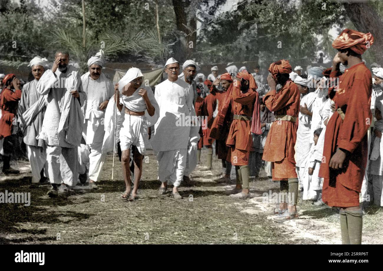 Khan Abdul Ghaffar Khan Mahatma Gandhi, Mahadev Desai and others ...